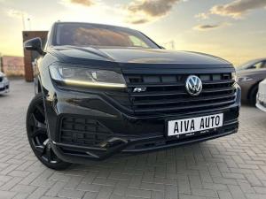 Black Volkswagen Touareg 2019 in Kaunas, with an engine capacity of 2.97 L and mileage of 268 thousand km for 28999 €, photo 3 on AUTOMOTO.COM.LV