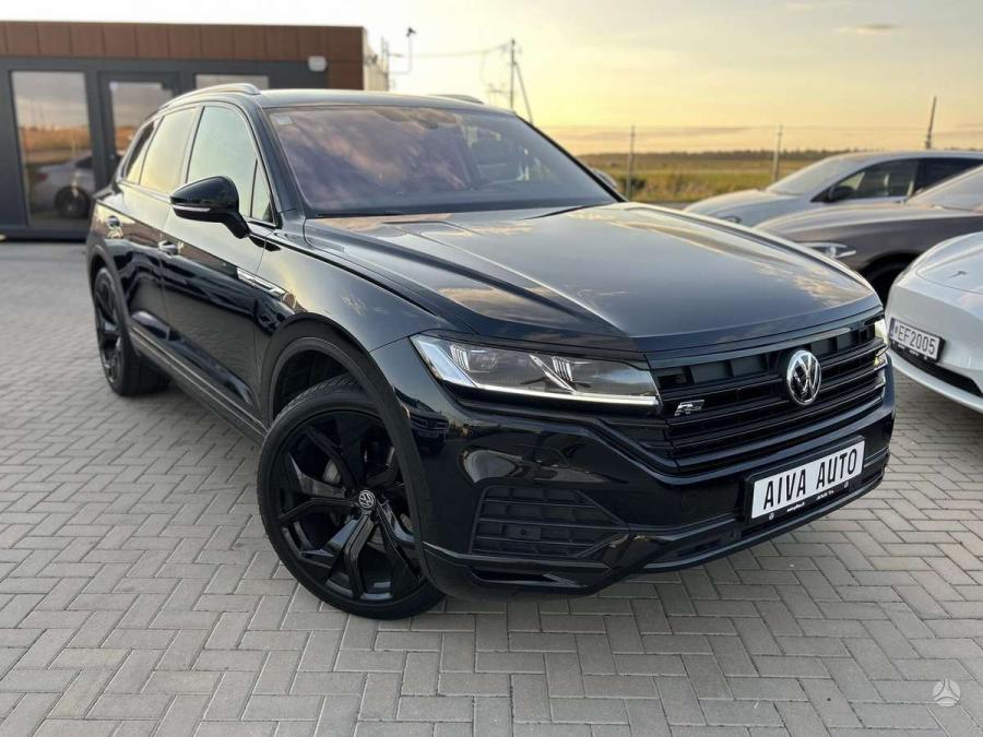 Black Volkswagen Touareg 2019 in Kaunas, with an engine capacity of 2.97 L and mileage of 268 thousand km for 28999 €, photo 9 on AUTOMOTO.COM.LV
