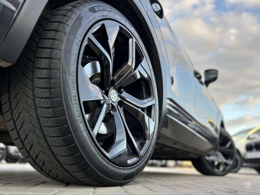 Black Volkswagen Touareg 2019 in Kaunas, with an engine capacity of 2.97 L and mileage of 268 thousand km for 28999 €, photo 12 on AUTOMOTO.COM.LV