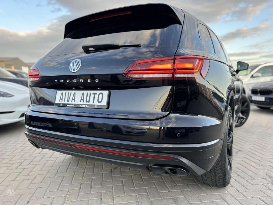Black Volkswagen Touareg 2019 in Kaunas, with an engine capacity of 2.97 L and mileage of 268 thousand km for 28999 €, photo 13 on AUTOMOTO.COM.LV