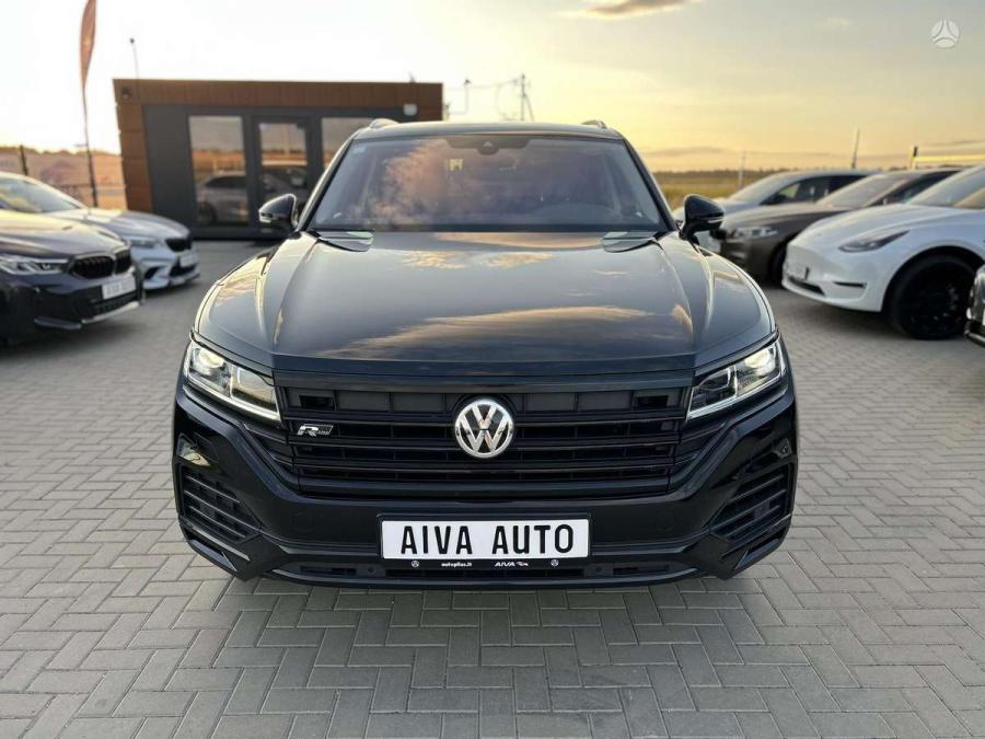 Black Volkswagen Touareg 2019 in Kaunas, with an engine capacity of 2.97 L and mileage of 268 thousand km for 28999 €, photo 14 on AUTOMOTO.COM.LV