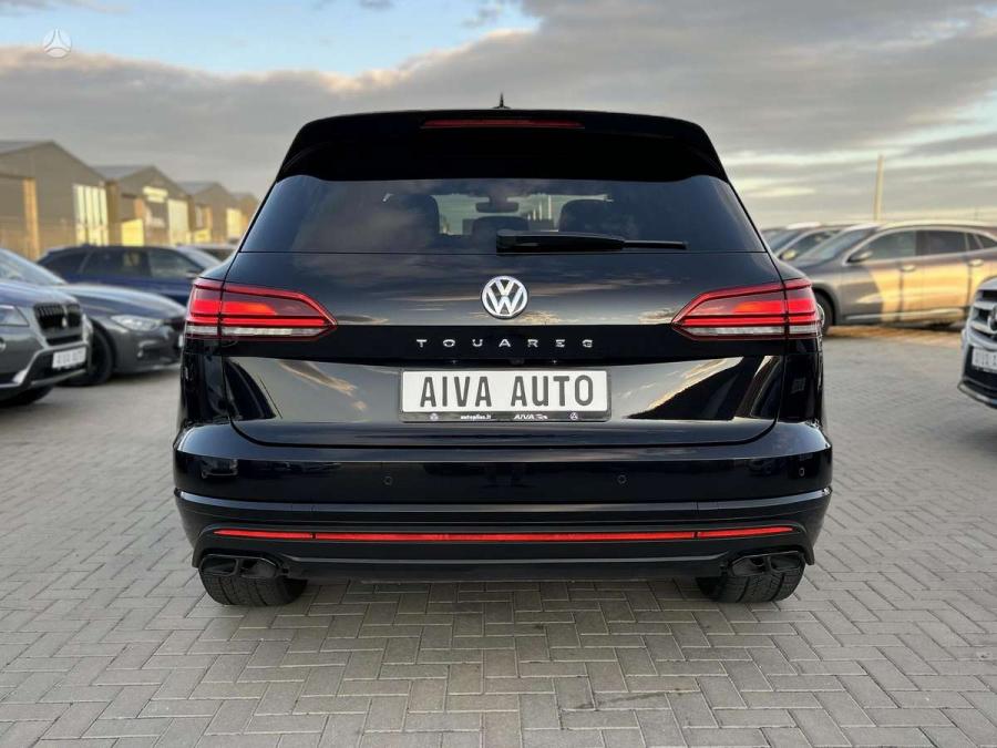 Black Volkswagen Touareg 2019 in Kaunas, with an engine capacity of 2.97 L and mileage of 268 thousand km for 28999 €, photo 15 on AUTOMOTO.COM.LV