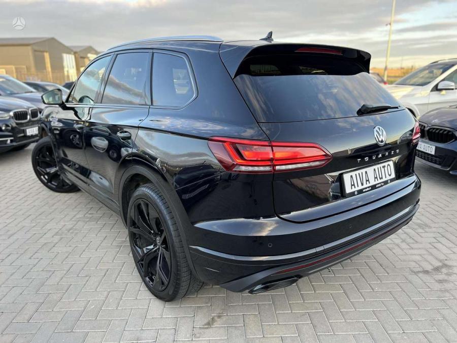 Black Volkswagen Touareg 2019 in Kaunas, with an engine capacity of 2.97 L and mileage of 268 thousand km for 28999 €, photo 16 on AUTOMOTO.COM.LV