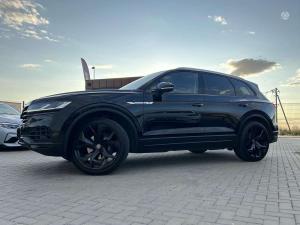 Black Volkswagen Touareg 2019 in Kaunas, with an engine capacity of 2.97 L and mileage of 268 thousand km for 28999 €, photo 17 on AUTOMOTO.COM.LV