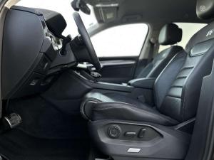 Black Volkswagen Touareg 2019 in Kaunas, with an engine capacity of 2.97 L and mileage of 268 thousand km for 28999 €, photo 20 on AUTOMOTO.COM.LV