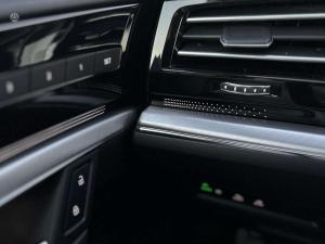 Black Volkswagen Touareg 2019 in Kaunas, with an engine capacity of 2.97 L and mileage of 268 thousand km for 28999 €, photo 24 on AUTOMOTO.COM.LV