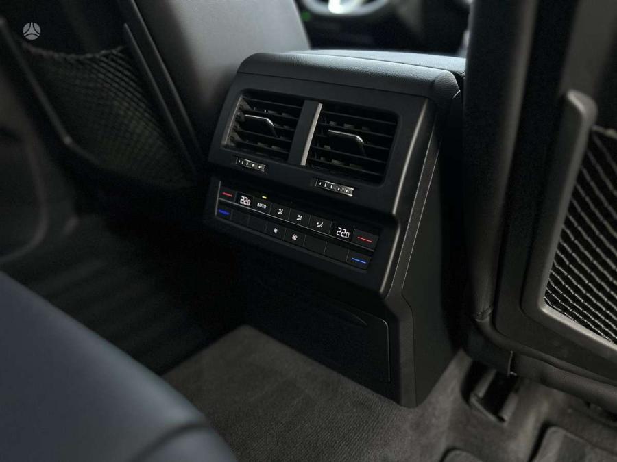 Black Volkswagen Touareg 2019 in Kaunas, with an engine capacity of 2.97 L and mileage of 268 thousand km for 28999 €, photo 38 on AUTOMOTO.COM.LV