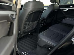 Black Volkswagen Touareg 2019 in Kaunas, with an engine capacity of 2.97 L and mileage of 268 thousand km for 28999 €, photo 40 on AUTOMOTO.COM.LV