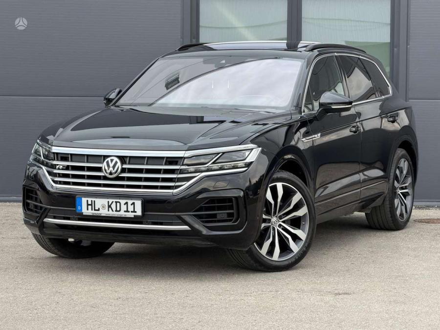 Black Volkswagen Touareg 2019 in Jonava, with an engine capacity of 2.97 L and mileage of 260 thousand km for 31900 €, photo 3 on AUTOMOTO.COM.LV