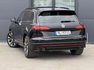 Black Volkswagen Touareg 2019 in Jonava, with an engine capacity of 2.97 L and mileage of 260 thousand km for 31900 €, photo 7 on AUTOMOTO.COM.LV
