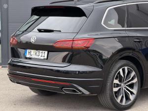 Black Volkswagen Touareg 2019 in Jonava, with an engine capacity of 2.97 L and mileage of 260 thousand km for 31900 €, photo 9 on AUTOMOTO.COM.LV