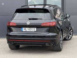 Black Volkswagen Touareg 2019 in Jonava, with an engine capacity of 2.97 L and mileage of 260 thousand km for 31900 €, photo 10 on AUTOMOTO.COM.LV