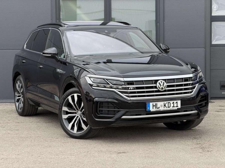 Black Volkswagen Touareg 2019 in Jonava, with an engine capacity of 2.97 L and mileage of 260 thousand km for 31900 €, photo 13 on AUTOMOTO.COM.LV