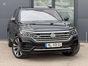 Black Volkswagen Touareg 2019 in Jonava, with an engine capacity of 2.97 L and mileage of 260 thousand km for 31900 €, photo 14 on AUTOMOTO.COM.LV