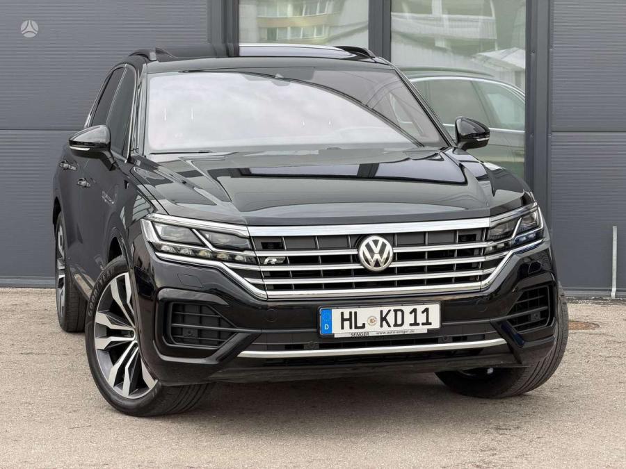 Black Volkswagen Touareg 2019 in Jonava, with an engine capacity of 2.97 L and mileage of 260 thousand km for 31900 €, photo 14 on AUTOMOTO.COM.LV