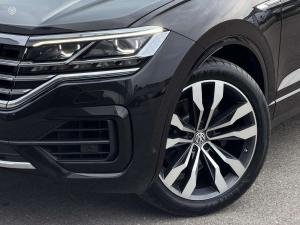 Black Volkswagen Touareg 2019 in Jonava, with an engine capacity of 2.97 L and mileage of 260 thousand km for 31900 €, photo 16 on AUTOMOTO.COM.LV