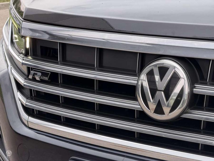 Black Volkswagen Touareg 2019 in Jonava, with an engine capacity of 2.97 L and mileage of 260 thousand km for 31900 €, photo 17 on AUTOMOTO.COM.LV
