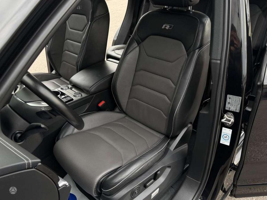 Black Volkswagen Touareg 2019 in Jonava, with an engine capacity of 2.97 L and mileage of 260 thousand km for 31900 €, photo 20 on AUTOMOTO.COM.LV