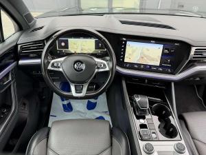 Black Volkswagen Touareg 2019 in Jonava, with an engine capacity of 2.97 L and mileage of 260 thousand km for 31900 €, photo 23 on AUTOMOTO.COM.LV