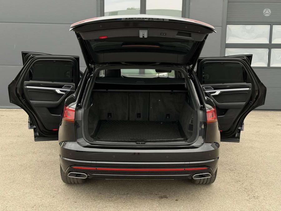 Black Volkswagen Touareg 2019 in Jonava, with an engine capacity of 2.97 L and mileage of 260 thousand km for 31900 €, photo 39 on AUTOMOTO.COM.LV