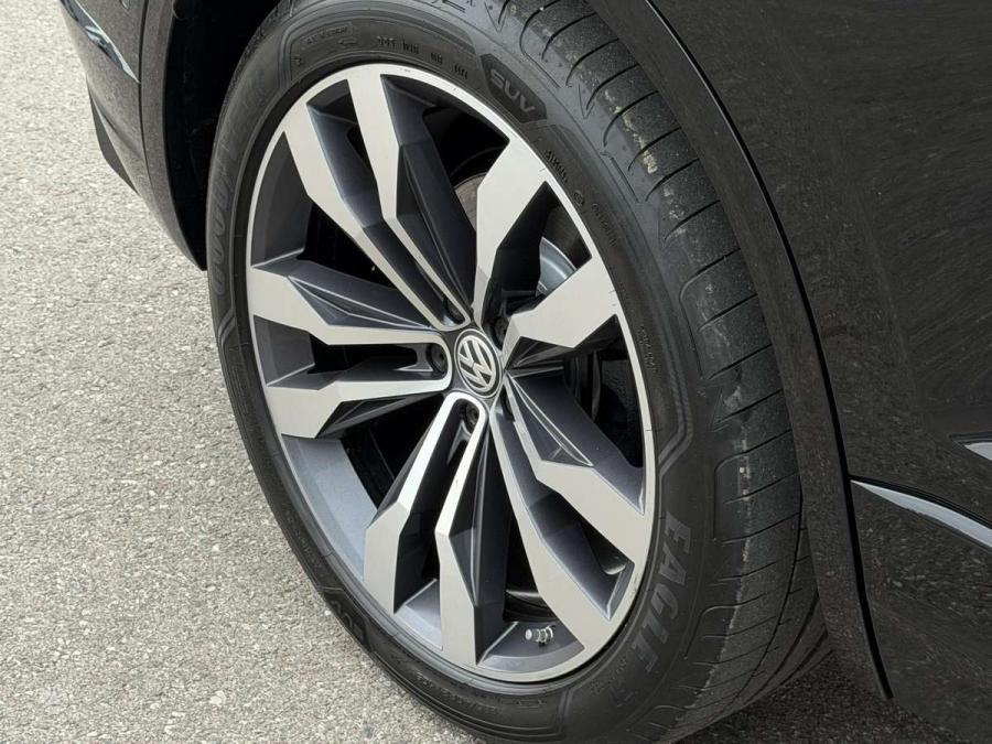 Black Volkswagen Touareg 2019 in Jonava, with an engine capacity of 2.97 L and mileage of 260 thousand km for 31900 €, photo 41 on AUTOMOTO.COM.LV