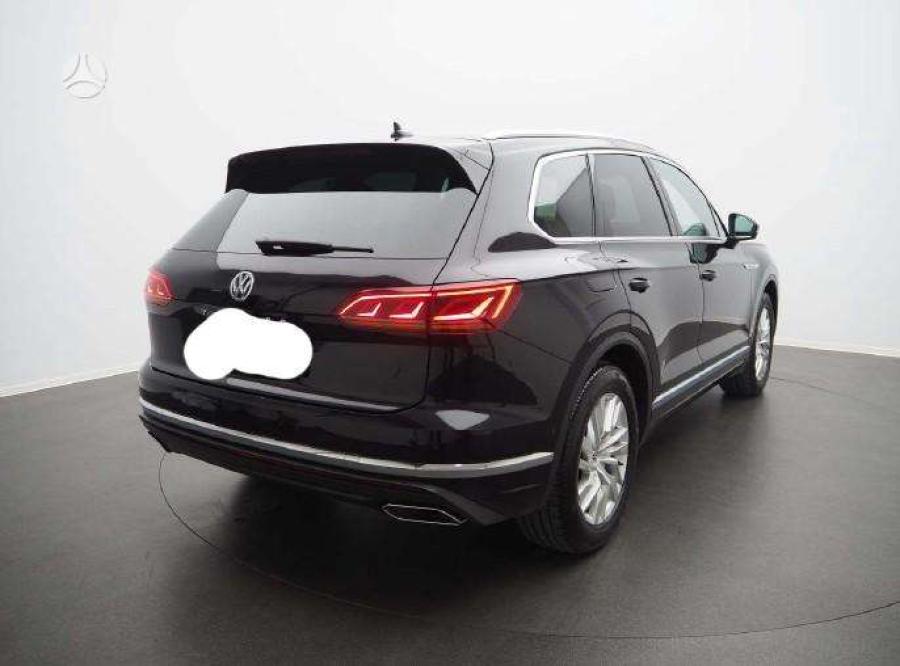 Black Volkswagen Touareg 2019 in Vilnius, with an engine capacity of 2.97 L and mileage of 200 thousand km for 26000 €, photo 4 on AUTOMOTO.COM.LV