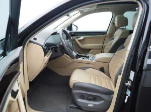 Black Volkswagen Touareg 2019 in Vilnius, with an engine capacity of 2.97 L and mileage of 200 thousand km for 26000 €, photo 6 on AUTOMOTO.COM.LV