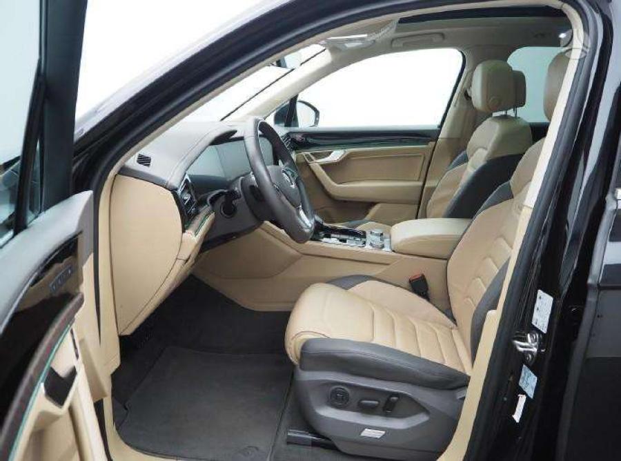Black Volkswagen Touareg 2019 in Vilnius, with an engine capacity of 2.97 L and mileage of 200 thousand km for 26000 €, photo 6 on AUTOMOTO.COM.LV