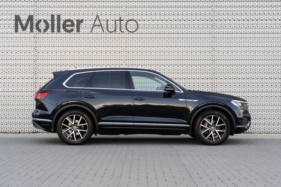 Melns Volkswagen Touareg 2019 Mārupe, ar dzinēja tilpumu 3.00 L un nobraukumu 91 tūkst. km par 40950 €, foto 6 vietnē AUTOMOTO.COM.LV