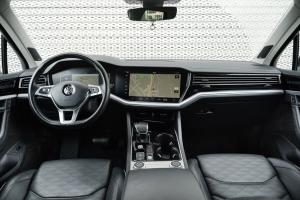 Melns Volkswagen Touareg 2019 Mārupe, ar dzinēja tilpumu 3.00 L un nobraukumu 91 tūkst. km par 40950 €, foto 7 vietnē AUTOMOTO.COM.LV