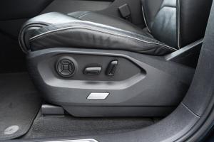 Melns Volkswagen Touareg 2019 Mārupe, ar dzinēja tilpumu 3.00 L un nobraukumu 91 tūkst. km par 40950 €, foto 8 vietnē AUTOMOTO.COM.LV
