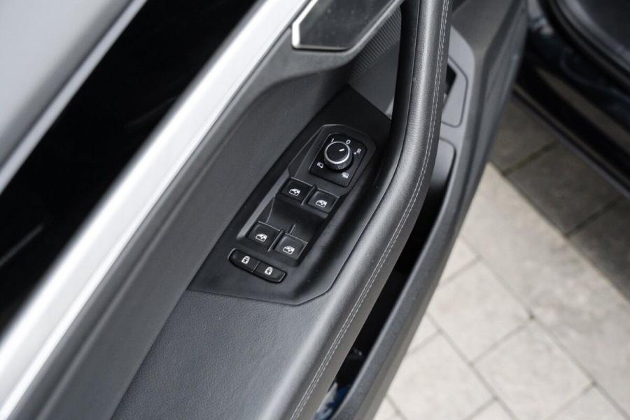 Melns Volkswagen Touareg 2019 Mārupe, ar dzinēja tilpumu 3.00 L un nobraukumu 91 tūkst. km par 40950 €, foto 10 vietnē AUTOMOTO.COM.LV