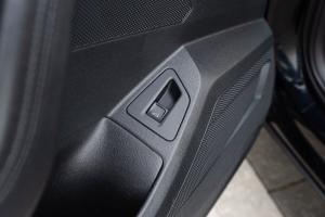 Melns Volkswagen Touareg 2019 Mārupe, ar dzinēja tilpumu 3.00 L un nobraukumu 91 tūkst. km par 40950 €, foto 11 vietnē AUTOMOTO.COM.LV