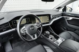 Melns Volkswagen Touareg 2019 Mārupe, ar dzinēja tilpumu 3.00 L un nobraukumu 91 tūkst. km par 40950 €, foto 14 vietnē AUTOMOTO.COM.LV