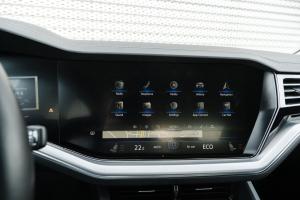 Melns Volkswagen Touareg 2019 Mārupe, ar dzinēja tilpumu 3.00 L un nobraukumu 91 tūkst. km par 40950 €, foto 20 vietnē AUTOMOTO.COM.LV