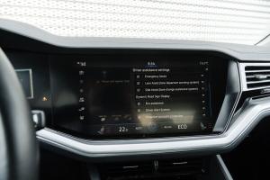 Melns Volkswagen Touareg 2019 Mārupe, ar dzinēja tilpumu 3.00 L un nobraukumu 91 tūkst. km par 40950 €, foto 22 vietnē AUTOMOTO.COM.LV