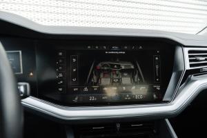 Melns Volkswagen Touareg 2019 Mārupe, ar dzinēja tilpumu 3.00 L un nobraukumu 91 tūkst. km par 40950 €, foto 23 vietnē AUTOMOTO.COM.LV