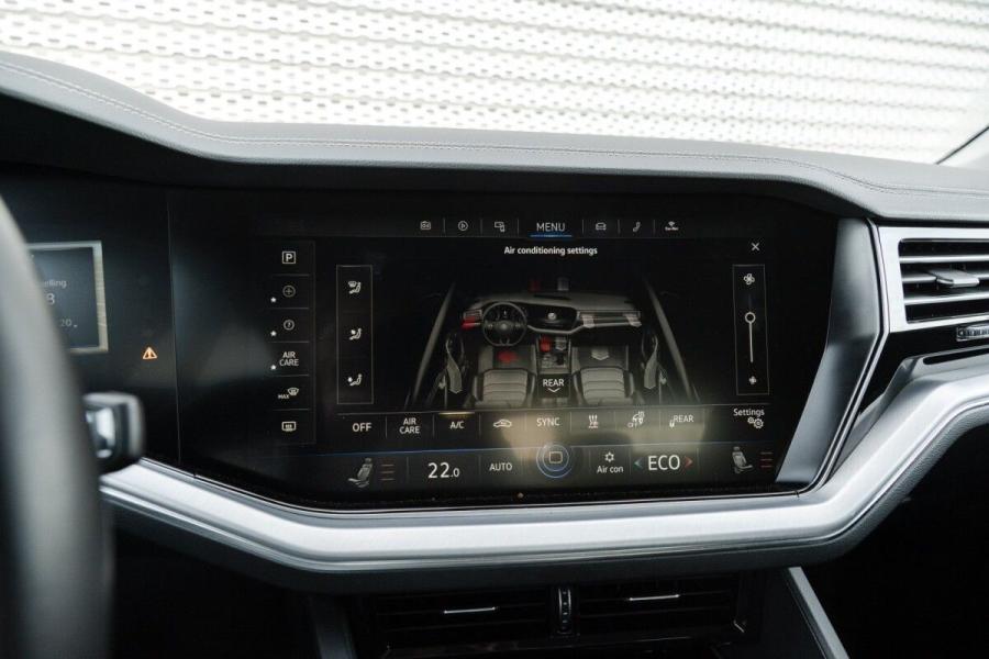 Melns Volkswagen Touareg 2019 Mārupe, ar dzinēja tilpumu 3.00 L un nobraukumu 91 tūkst. km par 40950 €, foto 23 vietnē AUTOMOTO.COM.LV