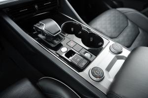 Melns Volkswagen Touareg 2019 Mārupe, ar dzinēja tilpumu 3.00 L un nobraukumu 91 tūkst. km par 40950 €, foto 28 vietnē AUTOMOTO.COM.LV