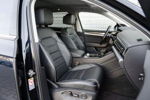 Melns Volkswagen Touareg 2019 Mārupe, ar dzinēja tilpumu 3.00 L un nobraukumu 91 tūkst. km par 40950 €, foto 29 vietnē AUTOMOTO.COM.LV