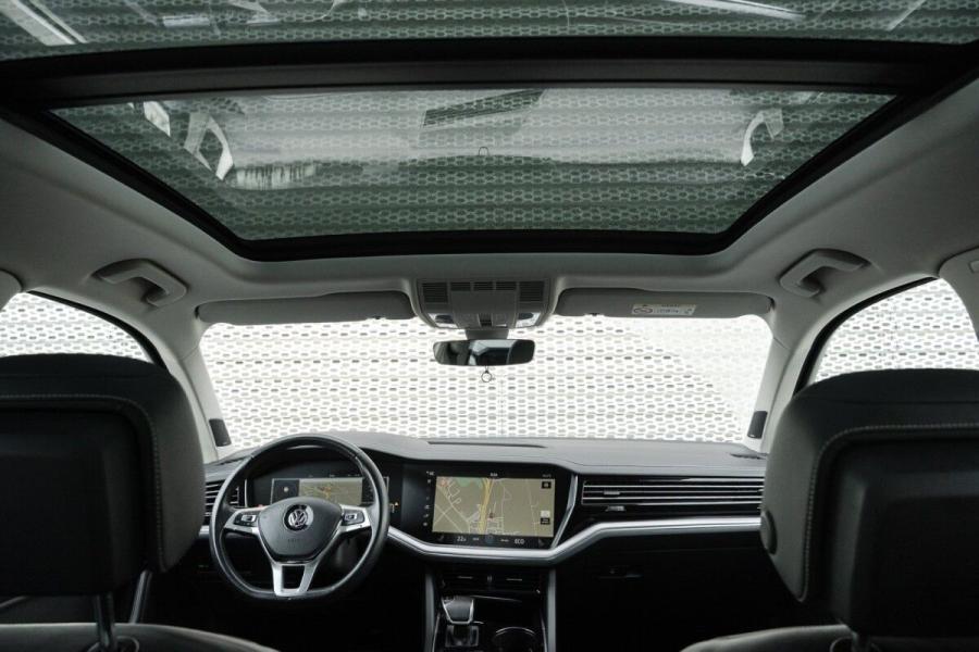Melns Volkswagen Touareg 2019 Mārupe, ar dzinēja tilpumu 3.00 L un nobraukumu 91 tūkst. km par 40950 €, foto 32 vietnē AUTOMOTO.COM.LV
