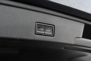 Melns Volkswagen Touareg 2019 Mārupe, ar dzinēja tilpumu 3.00 L un nobraukumu 91 tūkst. km par 40950 €, foto 35 vietnē AUTOMOTO.COM.LV