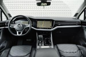 Melns Volkswagen Touareg 2019 Rīga, ar dzinēja tilpumu 3.00 L un nobraukumu 91 tūkst. km par 40950 €, foto 7 vietnē AUTOMOTO.COM.LV