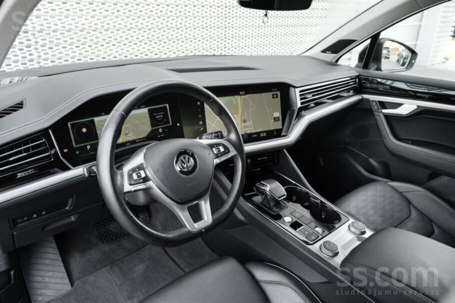 Melns Volkswagen Touareg 2019 Rīga, ar dzinēja tilpumu 3.00 L un nobraukumu 91 tūkst. km par 40950 €, foto 14 vietnē AUTOMOTO.COM.LV