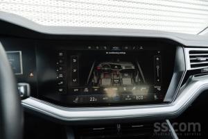 Melns Volkswagen Touareg 2019 Rīga, ar dzinēja tilpumu 3.00 L un nobraukumu 91 tūkst. km par 40950 €, foto 23 vietnē AUTOMOTO.COM.LV