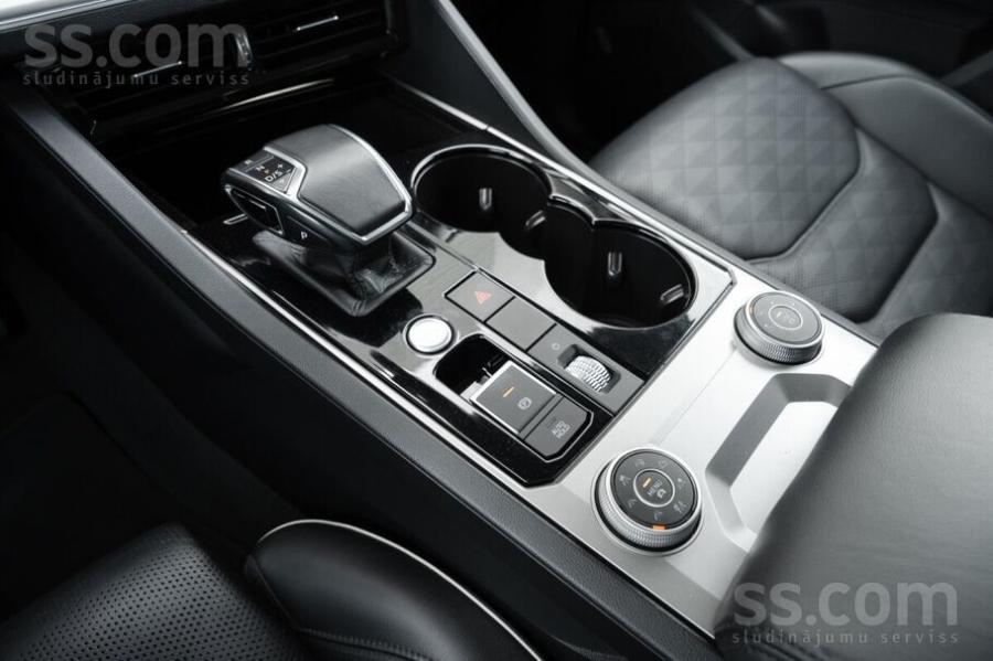 Melns Volkswagen Touareg 2019 Rīga, ar dzinēja tilpumu 3.00 L un nobraukumu 91 tūkst. km par 40950 €, foto 28 vietnē AUTOMOTO.COM.LV