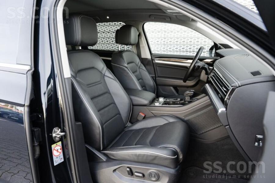 Melns Volkswagen Touareg 2019 Rīga, ar dzinēja tilpumu 3.00 L un nobraukumu 91 tūkst. km par 40950 €, foto 29 vietnē AUTOMOTO.COM.LV