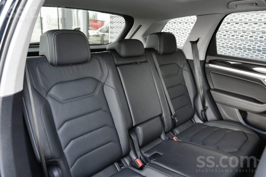 Melns Volkswagen Touareg 2019 Rīga, ar dzinēja tilpumu 3.00 L un nobraukumu 91 tūkst. km par 40950 €, foto 30 vietnē AUTOMOTO.COM.LV