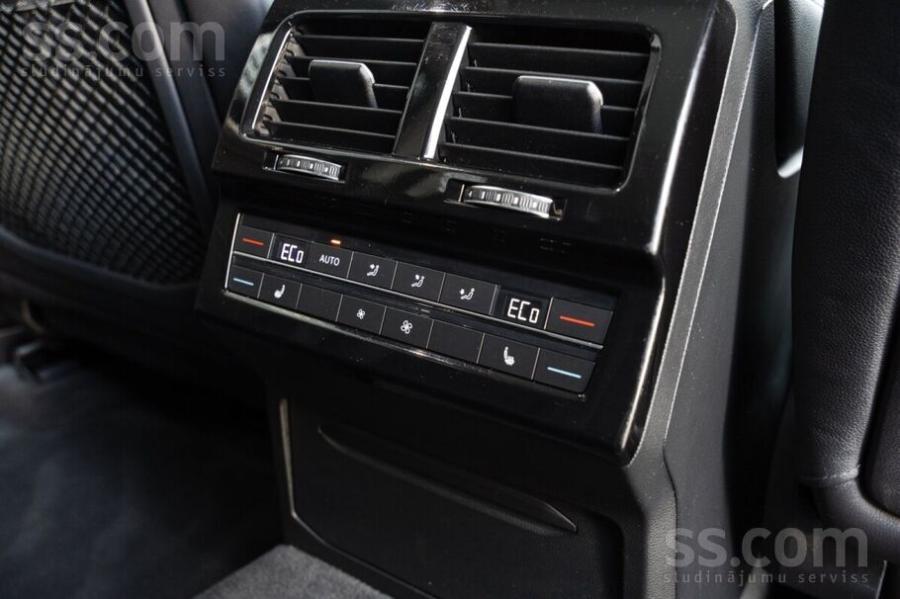 Melns Volkswagen Touareg 2019 Rīga, ar dzinēja tilpumu 3.00 L un nobraukumu 91 tūkst. km par 40950 €, foto 31 vietnē AUTOMOTO.COM.LV