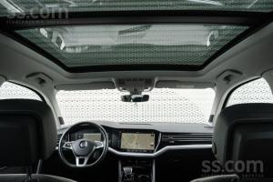 Melns Volkswagen Touareg 2019 Rīga, ar dzinēja tilpumu 3.00 L un nobraukumu 91 tūkst. km par 40950 €, foto 32 vietnē AUTOMOTO.COM.LV